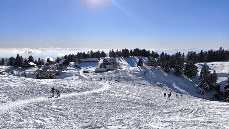 Odlična slovenska sankališča: kam na sankanje po urejenih progah
